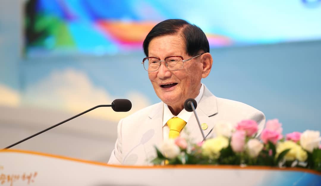 80,000 members of the Shincheonji Church of Jesus gather for Sunday service