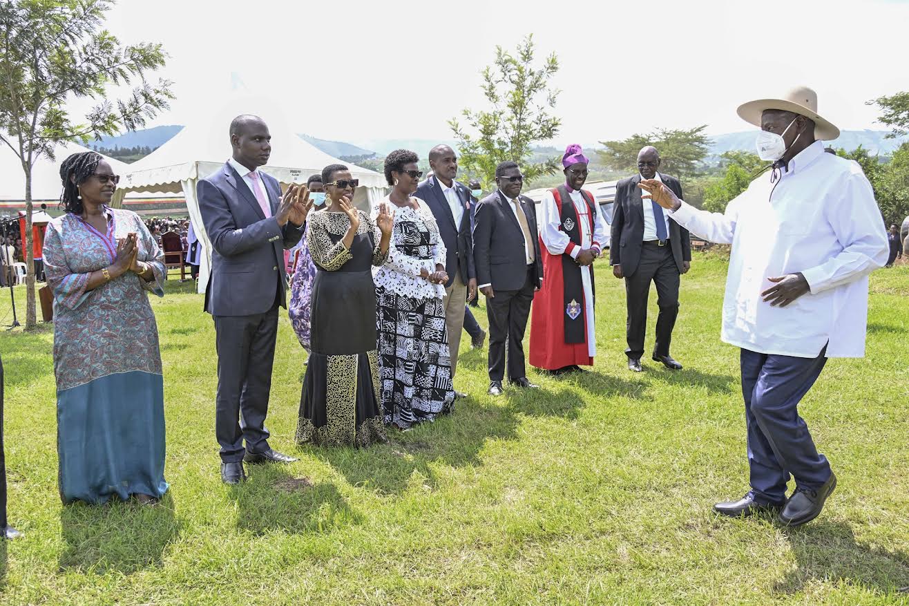 Museveni promises to fix Isingiro-Rakai road