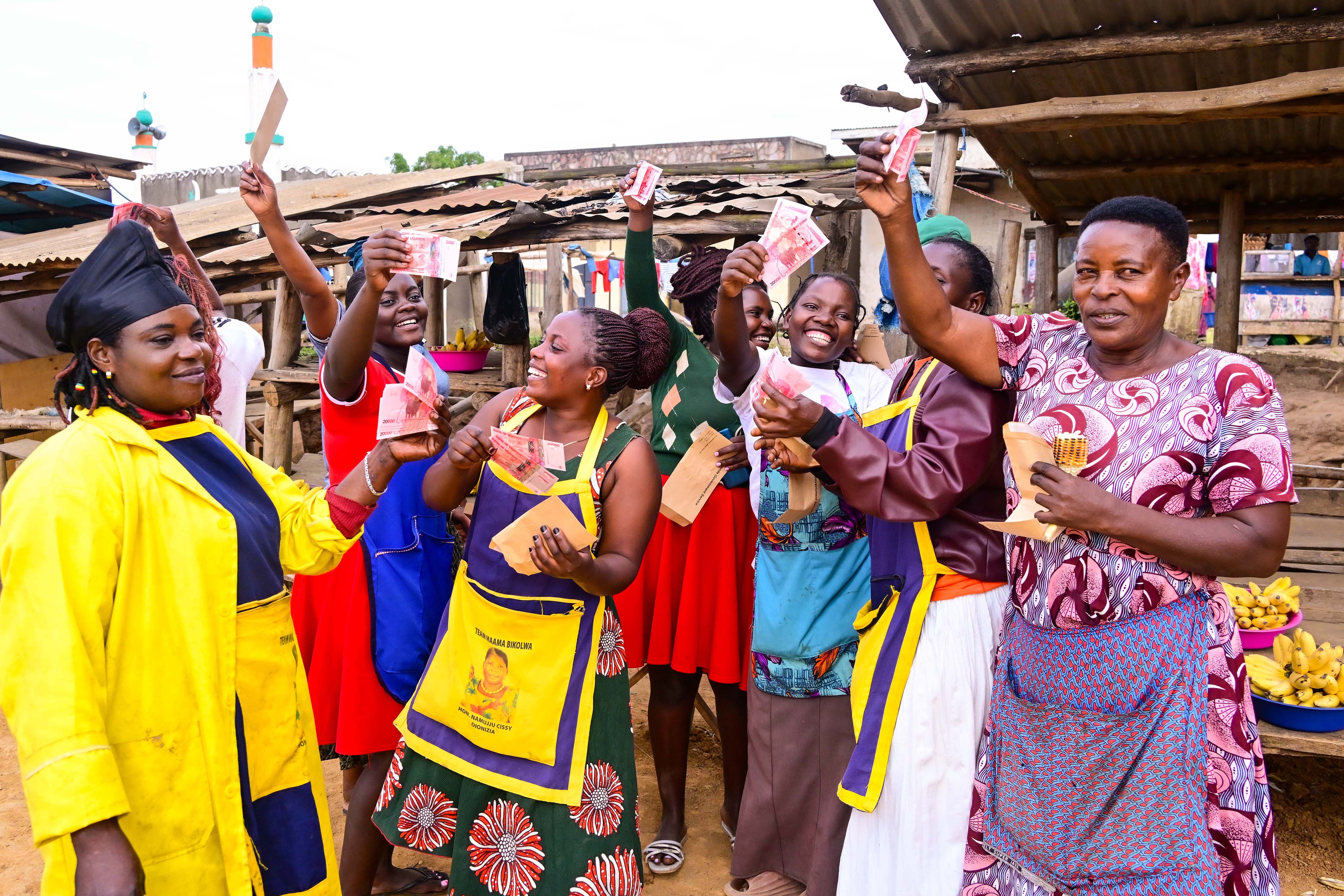 Museveni Gives Financial Boost to Masaka, Mpigi Roadside Market Vendors