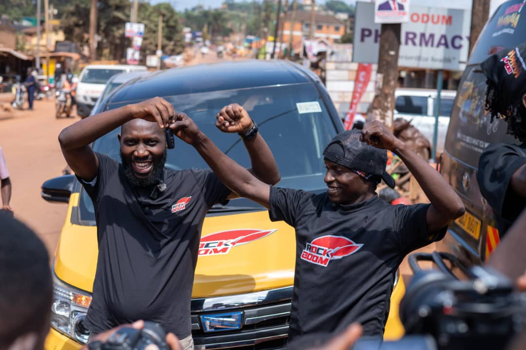 Garbage Collector Wins Toyota Noah in Rock Boom Promo, Drives Off to ...