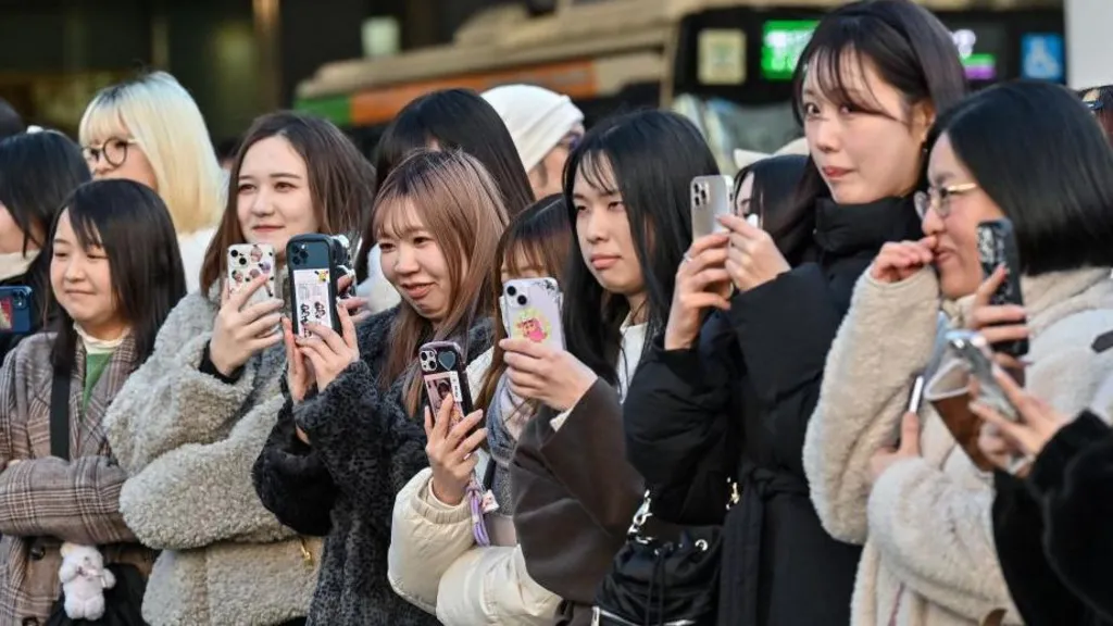 Japanese town proposes two-hour daily limit on smartphones