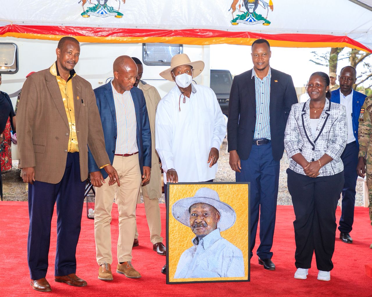 Abavandimwe Council Presents Special Portrait to Museveni