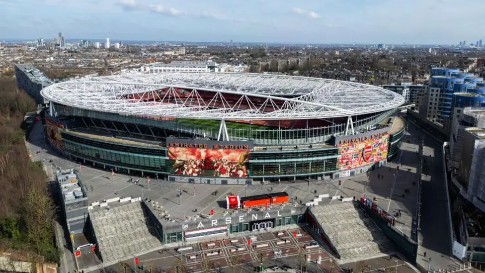 Arsenal consider Wembley to enable work on stadium