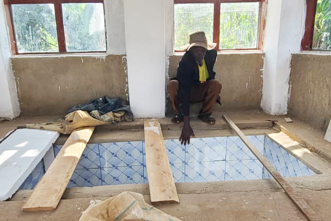 Kikuube Man, 80, Afraid of 'Poor Burial', Builds Own Modern Grave