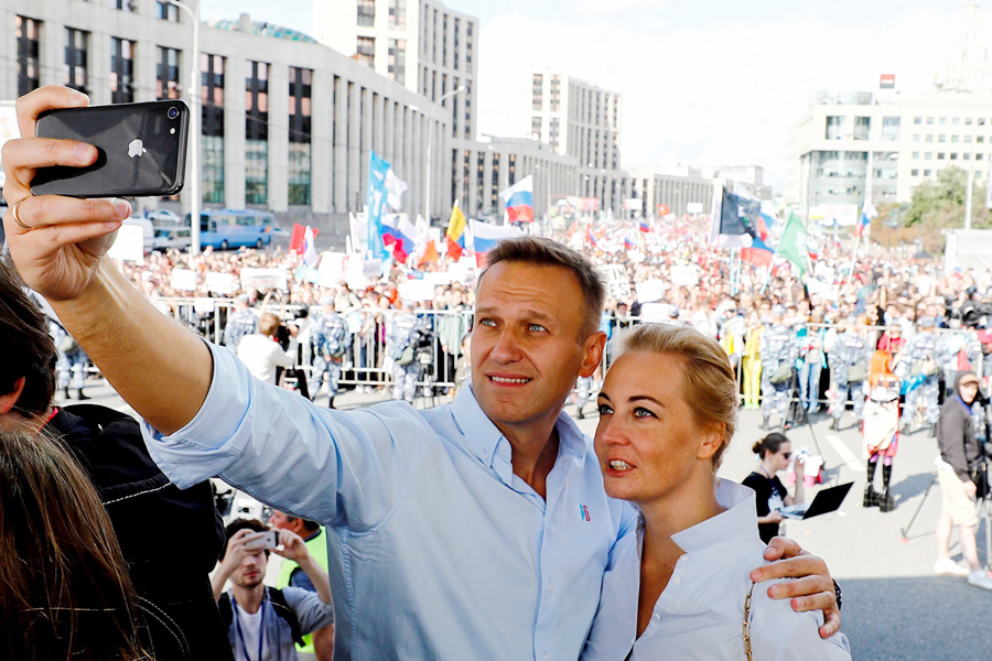 Navalny team accuses Russia of 'hiding' his body