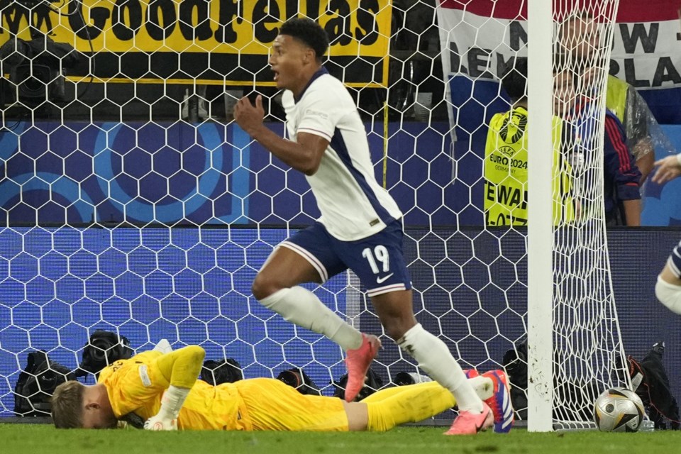 Watkins scores at the death to send England to Euros final
