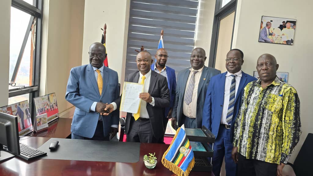 Ssekandi donates 10 acres of land for Masaka District Headquarters