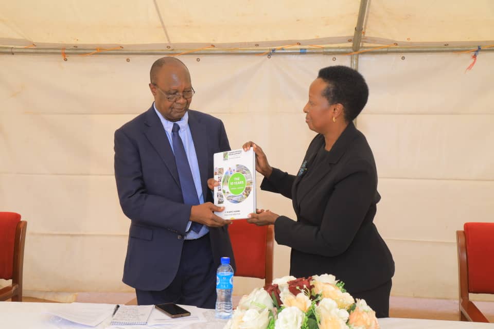 Kagina Hands Over UNRA Assets