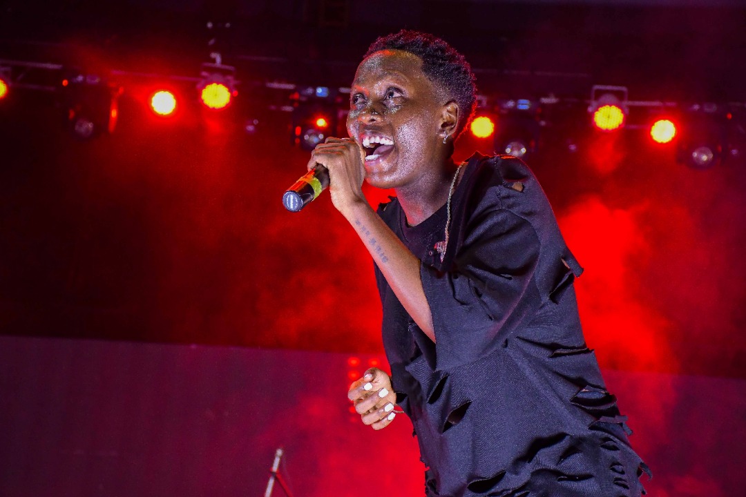 Azawi throws unforgettable performance at maiden concert