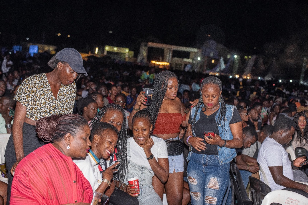 Azawi throws unforgettable performance at maiden concert