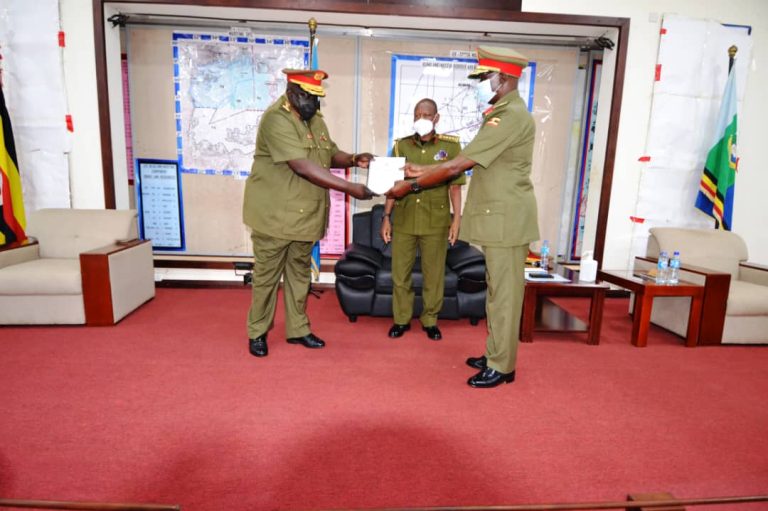 Lt Gen Gutti praised for stellar service as he ends tour of duty at Kimaka