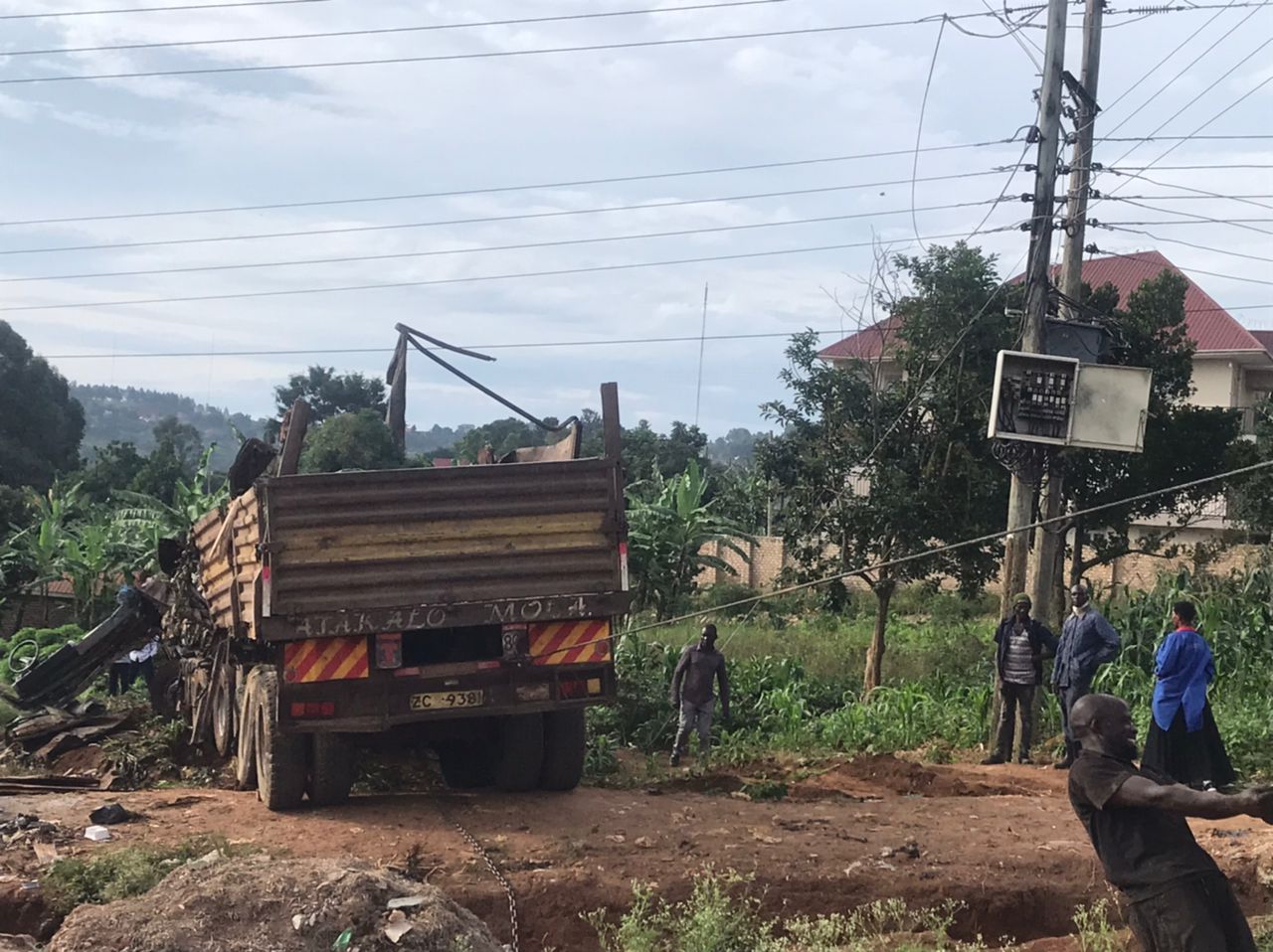 Kenyan truck overturns while supplying matooke in Masaka city