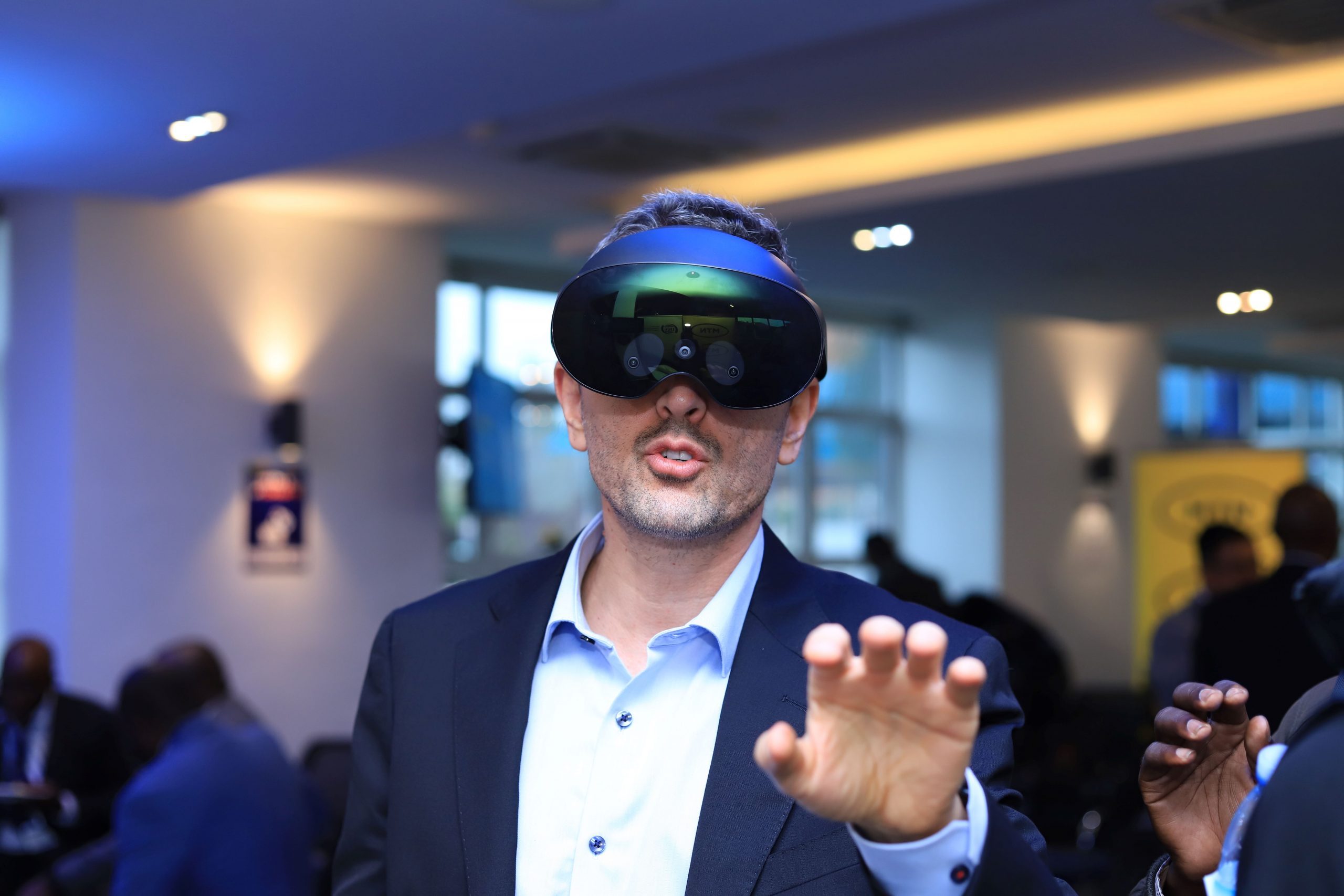 MTN Uganda demonstrates the power of its 5G network at UCC offices